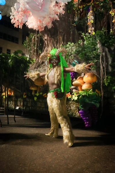 Camilo Zamora, Anfitrión y Bailarín De Delirio.